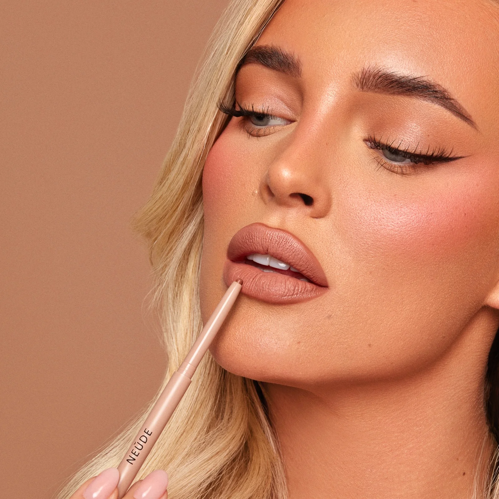 Lip Liner Application - Master the Art of Perfectly Defined Lips