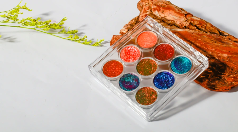 How Do Duochrome Pigments Work? A Fascinating Science - Akiaco Cosmetics